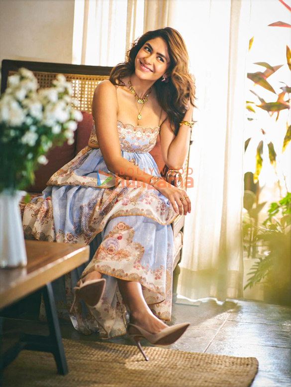 Mrunal Thakur Photos, Images, HD Wallpapers, Mrunal Thakur HD Images ...