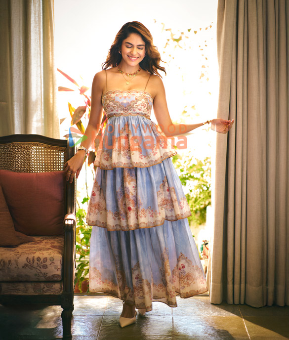 Mrunal Thakur Photos, Images, HD Wallpapers, Mrunal Thakur HD Images ...