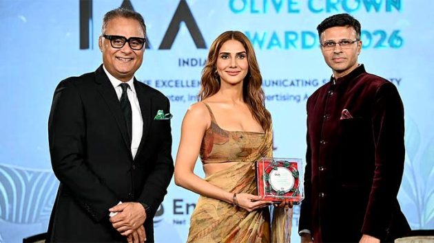 Neeraj Roy in conversation with Vaani Kapoor at Olive Crown Awards ...