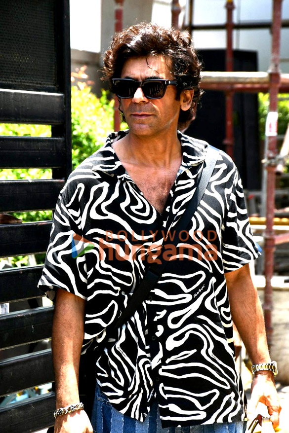 Photos Sunil Grover and others snapped at the private airport (5 ...
