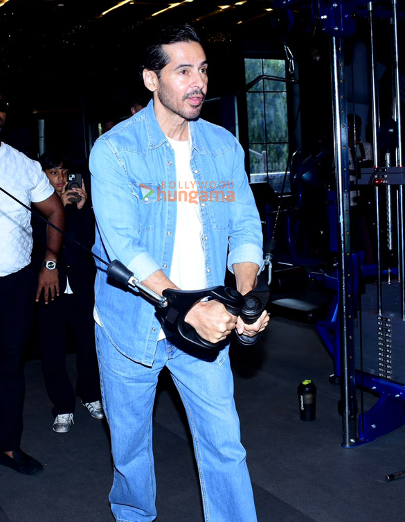 Photos Dino Morea, Manjari Fadnnis and others grace the Tapout Fitness ...
