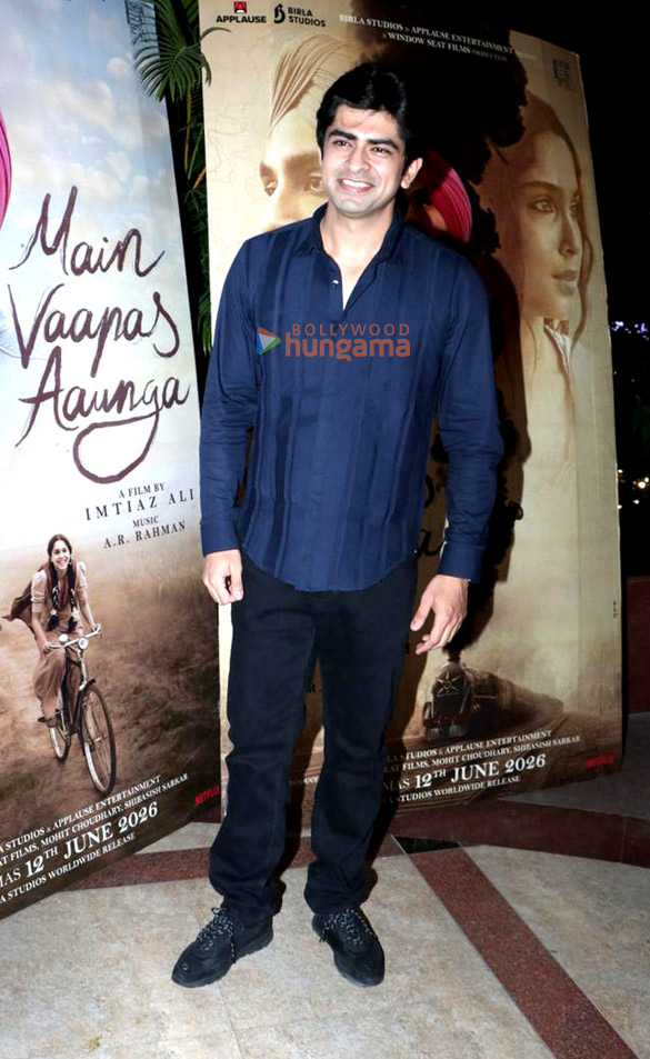 Photos Main Vaapas Aaunga Screening (12) | Images - Bollywood Hungama